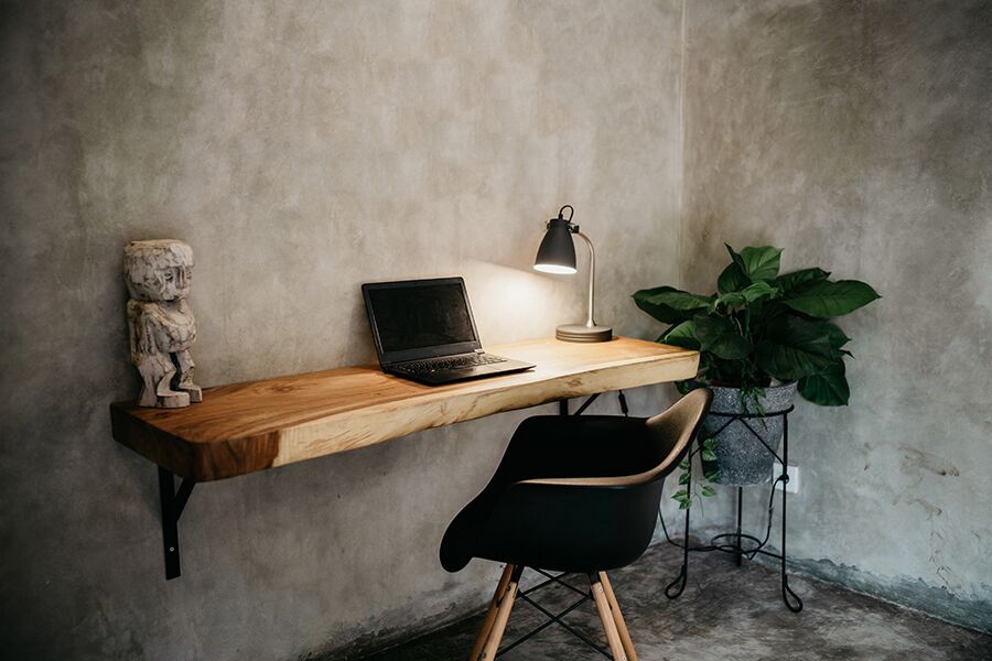 Which color suits my office desk best? - Lamerra